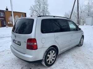 Pelēks Volkswagen Touran 2005 Panevēža, ar dzinēja tilpumu 1.90 L un nobraukumu 400 tūkst. km par 1550 €, foto 9 vietnē AUTOMOTO.COM.LV