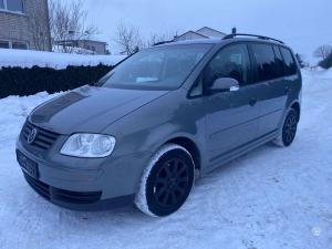 Pelēks Volkswagen Touran 2005 Biržai, ar dzinēja tilpumu 1.90 L un nobraukumu 294 tūkst. km par 2550 €, foto 2 vietnē AUTOMOTO.COM.LV