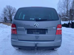 Pelēks Volkswagen Touran 2005 Biržai, ar dzinēja tilpumu 1.90 L un nobraukumu 294 tūkst. km par 2550 €, foto 4 vietnē AUTOMOTO.COM.LV
