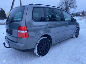 Pelēks Volkswagen Touran 2005 Biržai, ar dzinēja tilpumu 1.90 L un nobraukumu 294 tūkst. km par 2550 €, foto 5 vietnē AUTOMOTO.COM.LV