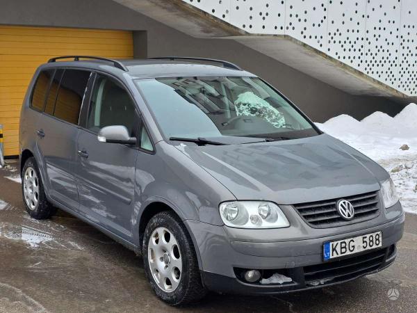 Pelēks Volkswagen Touran 2005 Viļņa, ar dzinēja tilpumu 1.97 L un nobraukumu 355 tūkst. km par 1850 €, foto 2 vietnē AUTOMOTO.COM.LV