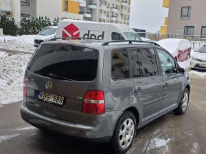 Pelēks Volkswagen Touran 2005 Viļņa, ar dzinēja tilpumu 1.97 L un nobraukumu 355 tūkst. km par 1850 €, foto 3 vietnē AUTOMOTO.COM.LV