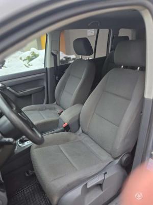Pelēks Volkswagen Touran 2005 Viļņa, ar dzinēja tilpumu 1.97 L un nobraukumu 355 tūkst. km par 1850 €, foto 11 vietnē AUTOMOTO.COM.LV