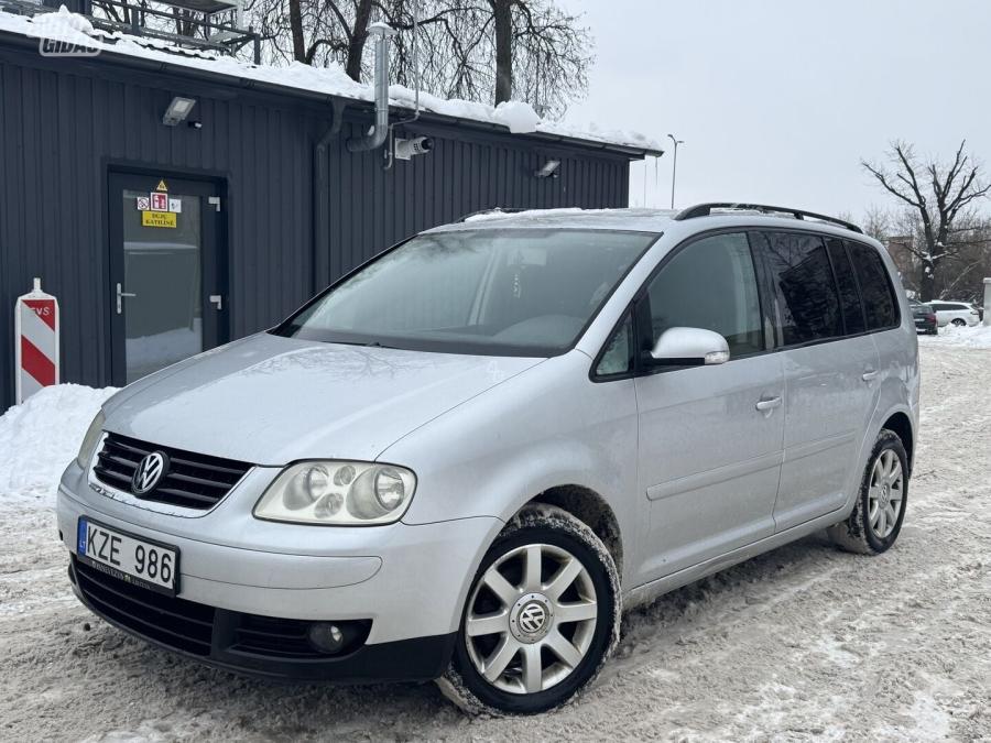 Pelēks Volkswagen Touran 2005 Panevēža, ar dzinēja tilpumu 1.90 L un nobraukumu 421 tūkst. km par 1490 €, foto 1 vietnē AUTOMOTO.COM.LV