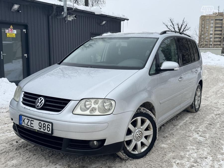 Pelēks Volkswagen Touran 2005 Panevēža, ar dzinēja tilpumu 1.90 L un nobraukumu 421 tūkst. km par 1490 €, foto 2 vietnē AUTOMOTO.COM.LV