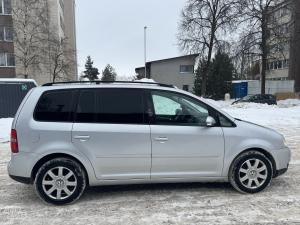 Pelēks Volkswagen Touran 2005 Panevēža, ar dzinēja tilpumu 1.90 L un nobraukumu 421 tūkst. km par 1490 €, foto 6 vietnē AUTOMOTO.COM.LV