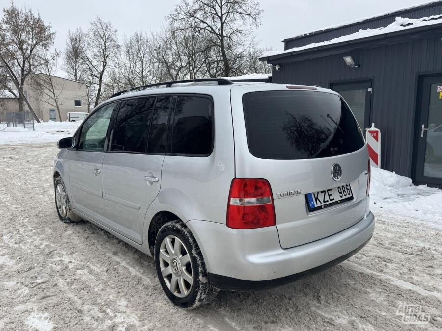 Pelēks Volkswagen Touran 2005 Panevēža, ar dzinēja tilpumu 1.90 L un nobraukumu 421 tūkst. km par 1490 €, foto 8 vietnē AUTOMOTO.COM.LV