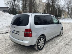 Pelēks Volkswagen Touran 2005 Panevēža, ar dzinēja tilpumu 1.90 L un nobraukumu 421 tūkst. km par 1490 €, foto 9 vietnē AUTOMOTO.COM.LV