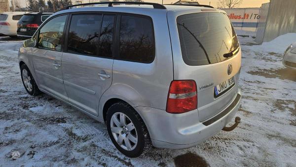 Grey Volkswagen Touran 2005 in Kaunas, with an engine capacity of 1.90 L and mileage of 351 thousand km for 2100 €, photo 3 on AUTOMOTO.COM.LV