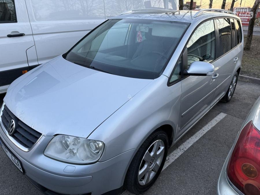 Grey Volkswagen Touran 2005 in Kaunas, with an engine capacity of 2.00 L and mileage of 490 thousand km for 1000 €, photo 1 on AUTOMOTO.COM.LV