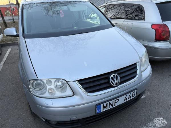 Pelēks Volkswagen Touran 2005 Kauņa, ar dzinēja tilpumu 2.00 L un nobraukumu 490 tūkst. km par 1000 €, foto 2 vietnē AUTOMOTO.COM.LV
