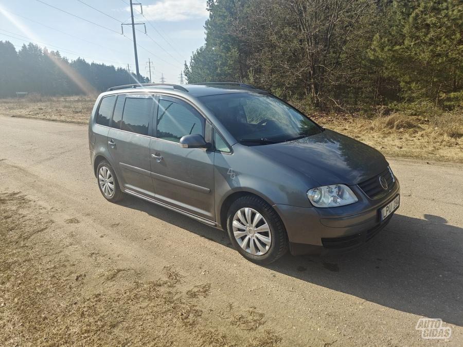 Grey Volkswagen Touran 2005 in Jonava, with an engine capacity of 2.00 L and mileage of 279 thousand km for 1900 €, photo 3 on AUTOMOTO.COM.LV