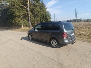Grey Volkswagen Touran 2005 in Jonava, with an engine capacity of 2.00 L and mileage of 279 thousand km for 1900 €, photo 5 on AUTOMOTO.COM.LV