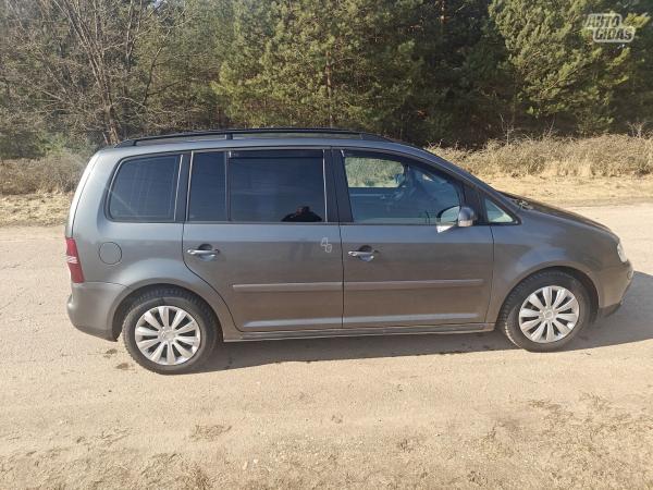 Pelēks Volkswagen Touran 2005 Jonava, ar dzinēja tilpumu 2.00 L un nobraukumu 279 tūkst. km par 1900 €, foto 6 vietnē AUTOMOTO.COM.LV