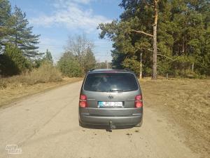 Grey Volkswagen Touran 2005 in Jonava, with an engine capacity of 2.00 L and mileage of 279 thousand km for 1900 €, photo 7 on AUTOMOTO.COM.LV