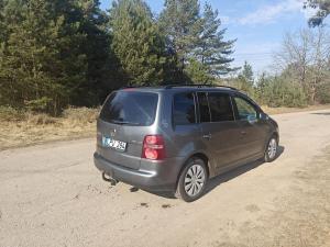 Grey Volkswagen Touran 2005 in Jonava, with an engine capacity of 2.00 L and mileage of 279 thousand km for 1900 €, photo 8 on AUTOMOTO.COM.LV