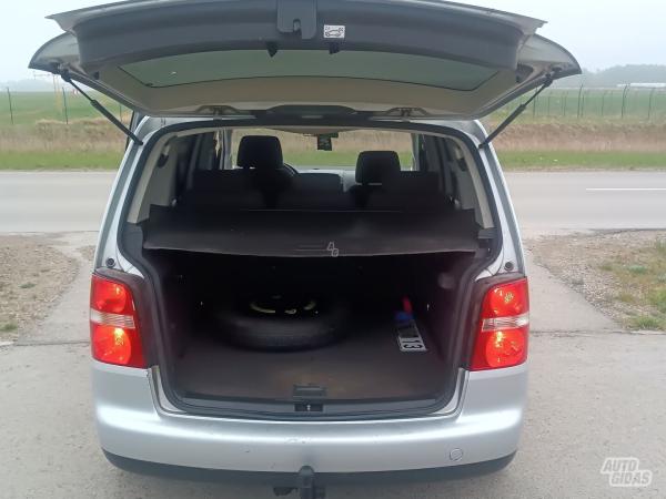 Grey Volkswagen Touran 2005 in Siauliai, with an engine capacity of 1.90 L and mileage of 340 thousand km for 1290 €, photo 3 on AUTOMOTO.COM.LV