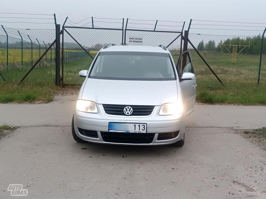 Grey Volkswagen Touran 2005 in Siauliai, with an engine capacity of 1.90 L and mileage of 340 thousand km for 1290 €, photo 7 on AUTOMOTO.COM.LV