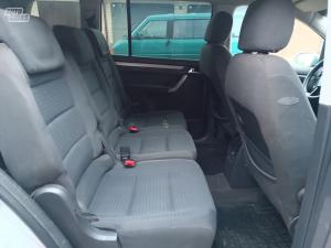 Grey Volkswagen Touran 2005 in Siauliai, with an engine capacity of 1.90 L and mileage of 340 thousand km for 1290 €, photo 10 on AUTOMOTO.COM.LV