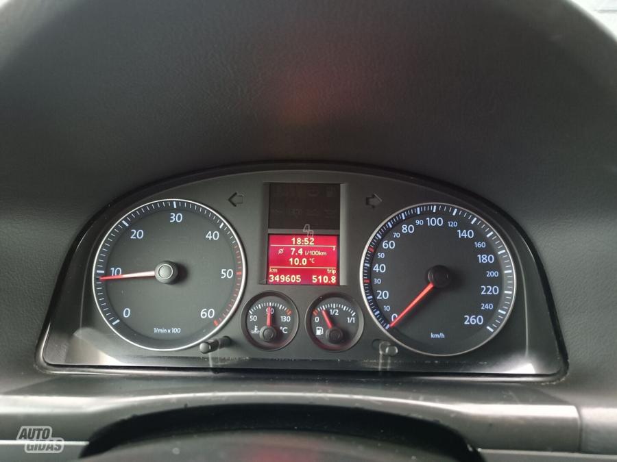 Grey Volkswagen Touran 2005 in Siauliai, with an engine capacity of 1.90 L and mileage of 340 thousand km for 1290 €, photo 15 on AUTOMOTO.COM.LV