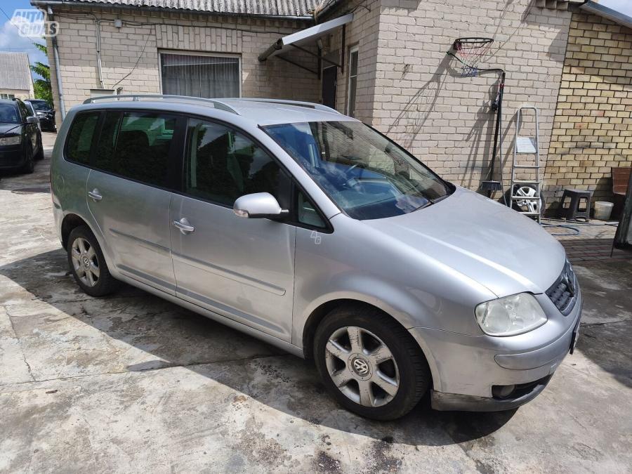 Grey Volkswagen Touran 2005 in Vilnius, with an engine capacity of 1.90 L and mileage of 302 thousand km for 1700 €, photo 1 on AUTOMOTO.COM.LV