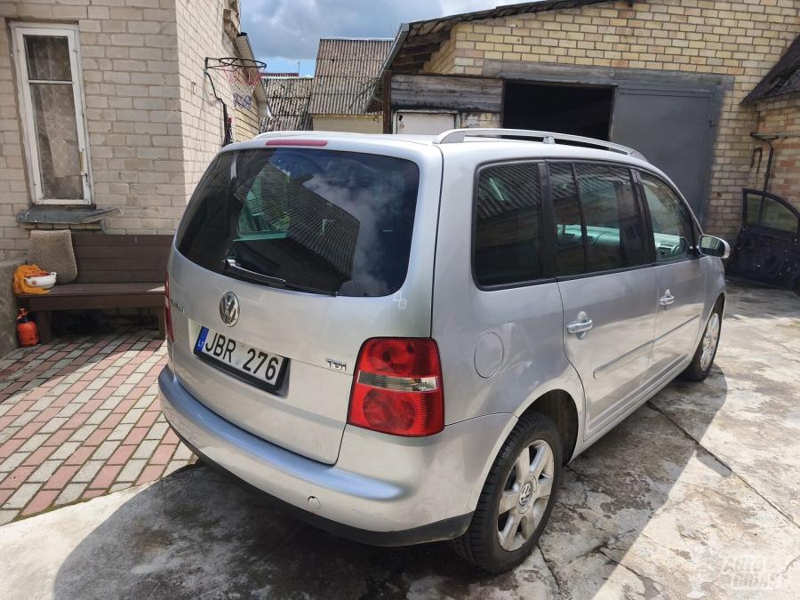 Grey Volkswagen Touran 2005 in Vilnius, with an engine capacity of 1.90 L and mileage of 302 thousand km for 1700 €, photo 10 on AUTOMOTO.COM.LV