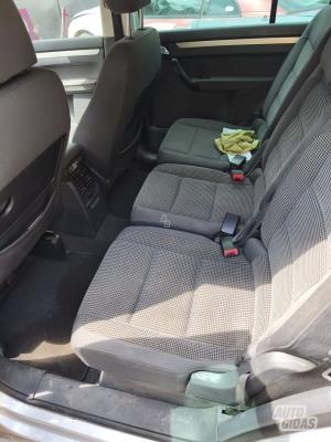Grey Volkswagen Touran 2005 in Vilnius, with an engine capacity of 1.90 L and mileage of 302 thousand km for 1700 €, photo 11 on AUTOMOTO.COM.LV