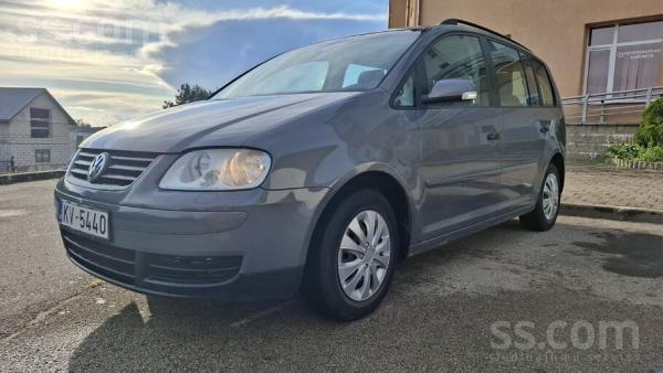 Grey Volkswagen Touran 2005 in Daugavpils, with an engine capacity of 1.90 L and mileage of 305 thousand km for 1500 €, photo 1 on AUTOMOTO.COM.LV