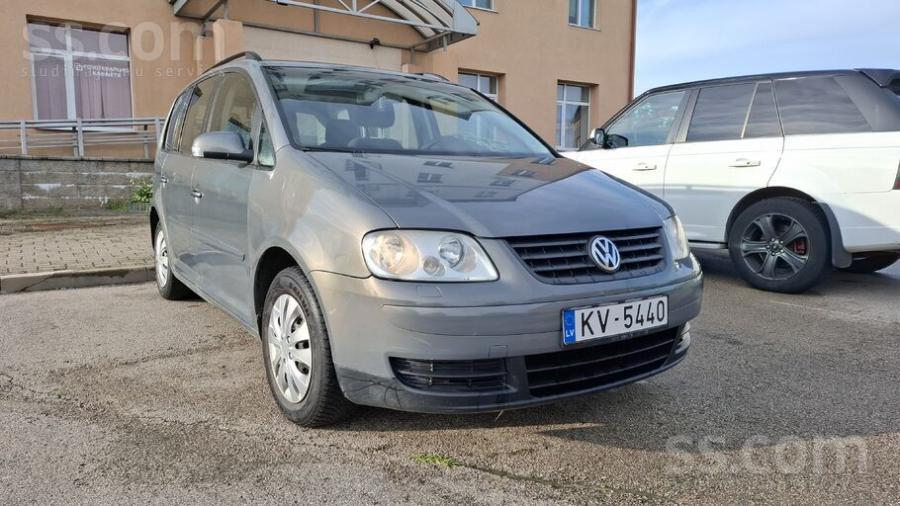 Grey Volkswagen Touran 2005 in Daugavpils, with an engine capacity of 1.90 L and mileage of 305 thousand km for 1500 €, photo 4 on AUTOMOTO.COM.LV