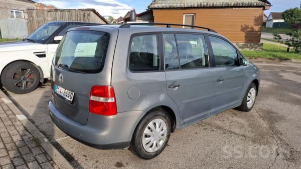 Grey Volkswagen Touran 2005 in Daugavpils, with an engine capacity of 1.90 L and mileage of 305 thousand km for 1500 €, photo 6 on AUTOMOTO.COM.LV