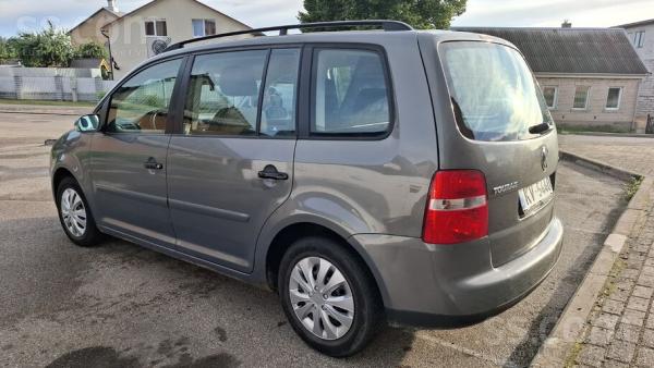 Grey Volkswagen Touran 2005 in Daugavpils, with an engine capacity of 1.90 L and mileage of 305 thousand km for 1500 €, photo 8 on AUTOMOTO.COM.LV