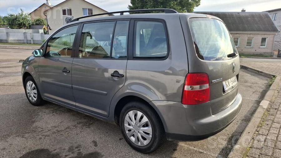 Grey Volkswagen Touran 2005 in Daugavpils, with an engine capacity of 1.90 L and mileage of 305 thousand km for 1500 €, photo 9 on AUTOMOTO.COM.LV