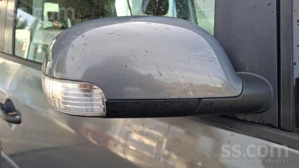 Grey Volkswagen Touran 2005 in Daugavpils, with an engine capacity of 1.90 L and mileage of 305 thousand km for 1500 €, photo 9 on AUTOMOTO.COM.LV