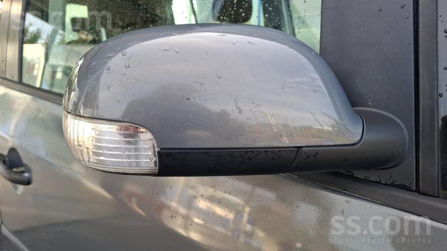 Grey Volkswagen Touran 2005 in Daugavpils, with an engine capacity of 1.90 L and mileage of 305 thousand km for 1500 €, photo 10 on AUTOMOTO.COM.LV