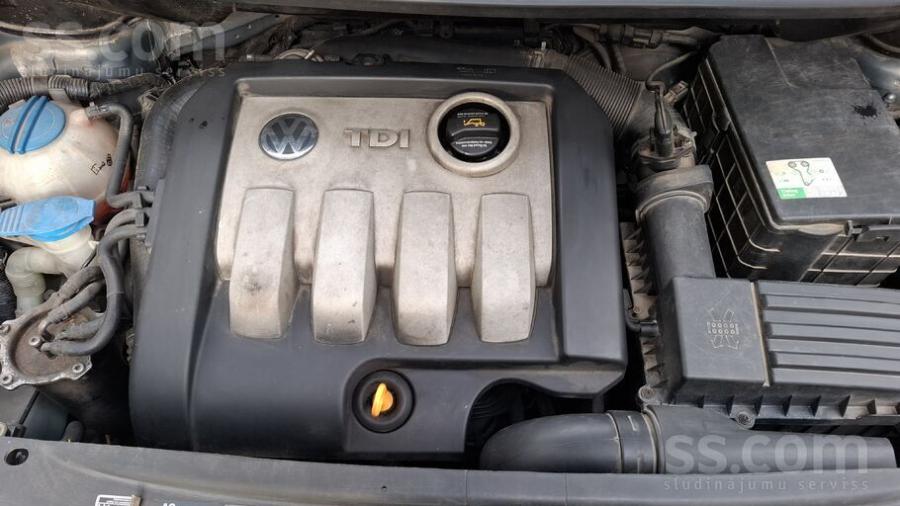 Grey Volkswagen Touran 2005 in Daugavpils, with an engine capacity of 1.90 L and mileage of 305 thousand km for 1500 €, photo 16 on AUTOMOTO.COM.LV