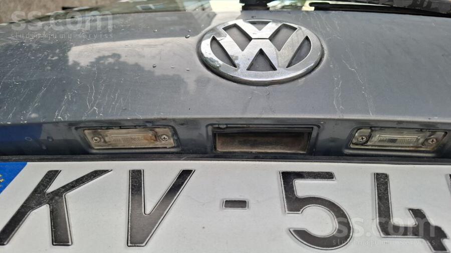 Grey Volkswagen Touran 2005 in Daugavpils, with an engine capacity of 1.90 L and mileage of 305 thousand km for 1500 €, photo 19 on AUTOMOTO.COM.LV