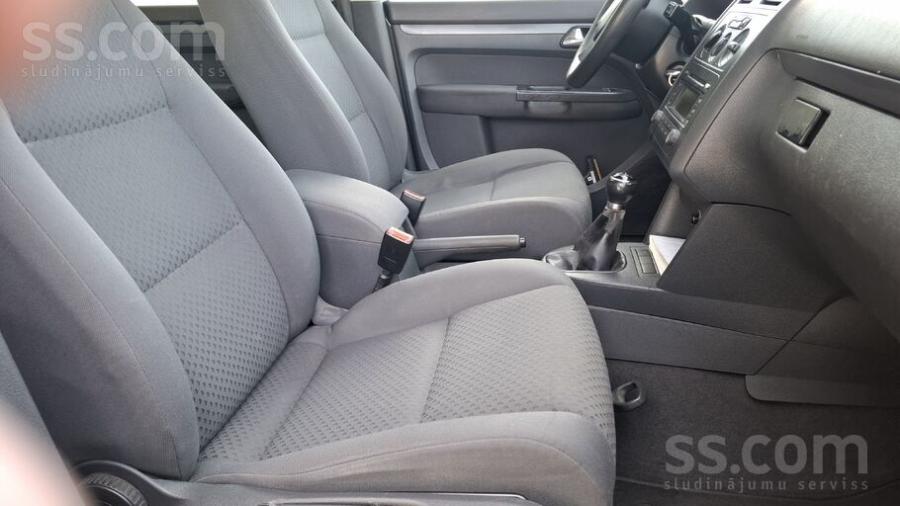 Grey Volkswagen Touran 2005 in Daugavpils, with an engine capacity of 1.90 L and mileage of 305 thousand km for 1500 €, photo 22 on AUTOMOTO.COM.LV
