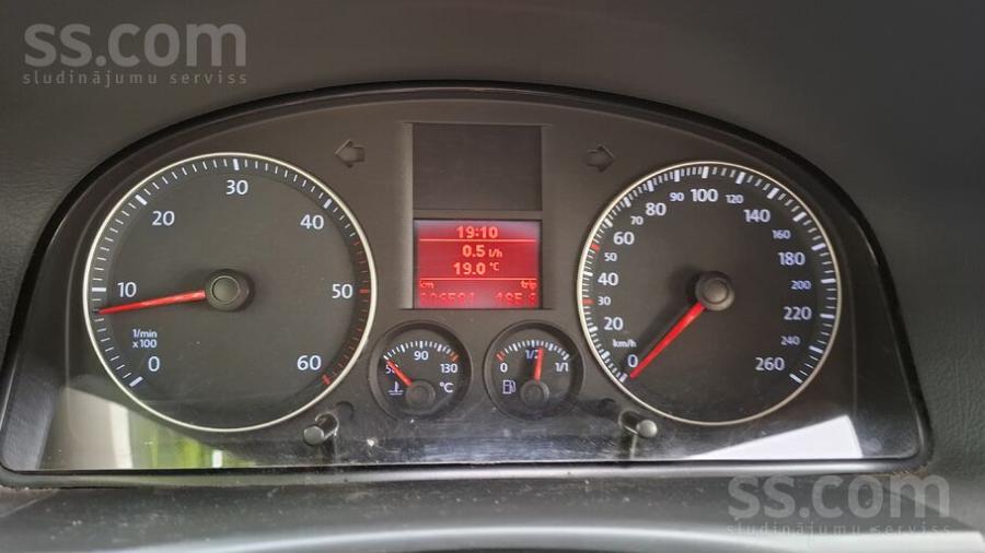 Grey Volkswagen Touran 2005 in Daugavpils, with an engine capacity of 1.90 L and mileage of 305 thousand km for 1500 €, photo 26 on AUTOMOTO.COM.LV