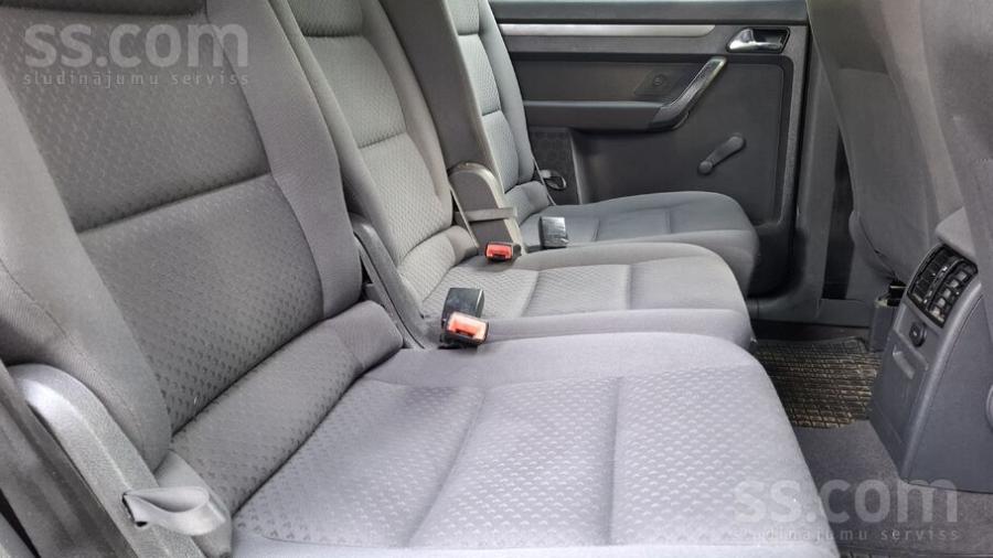 Grey Volkswagen Touran 2005 in Daugavpils, with an engine capacity of 1.90 L and mileage of 305 thousand km for 1500 €, photo 27 on AUTOMOTO.COM.LV