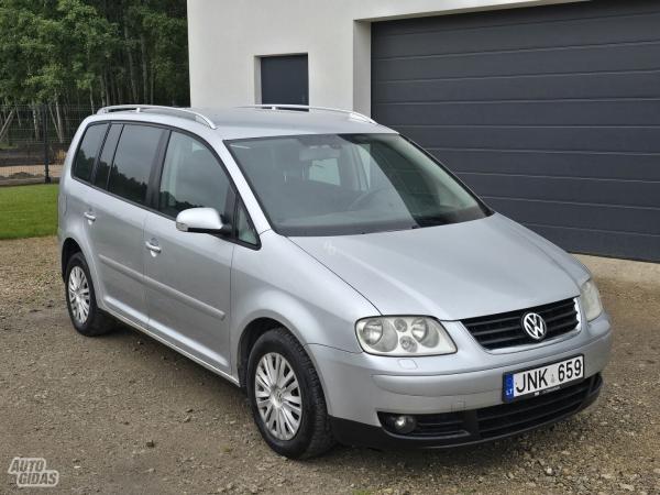 Pelēks Volkswagen Touran 2005 Šauļi, ar dzinēja tilpumu 1.90 L un nobraukumu 370 tūkst. km par 1250 €, foto 1 vietnē AUTOMOTO.COM.LV