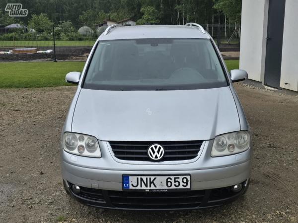 Pelēks Volkswagen Touran 2005 Šauļi, ar dzinēja tilpumu 1.90 L un nobraukumu 370 tūkst. km par 1250 €, foto 2 vietnē AUTOMOTO.COM.LV