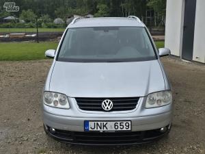Grey Volkswagen Touran 2005 in Siauliai, with an engine capacity of 1.90 L and mileage of 370 thousand km for 1250 €, photo 3 on AUTOMOTO.COM.LV