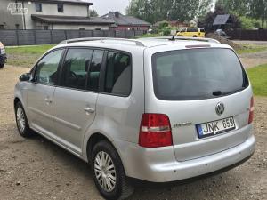 Grey Volkswagen Touran 2005 in Siauliai, with an engine capacity of 1.90 L and mileage of 370 thousand km for 1250 €, photo 5 on AUTOMOTO.COM.LV