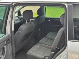 Grey Volkswagen Touran 2005 in Siauliai, with an engine capacity of 1.90 L and mileage of 370 thousand km for 1250 €, photo 8 on AUTOMOTO.COM.LV