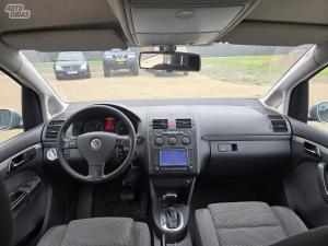 Grey Volkswagen Touran 2005 in Siauliai, with an engine capacity of 1.90 L and mileage of 370 thousand km for 1250 €, photo 9 on AUTOMOTO.COM.LV