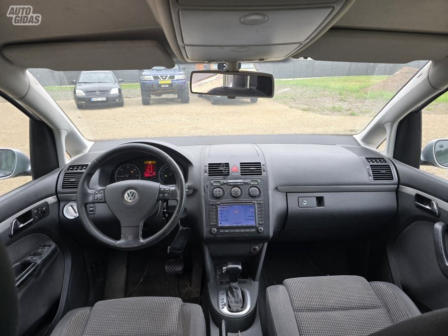 Grey Volkswagen Touran 2005 in Siauliai, with an engine capacity of 1.90 L and mileage of 370 thousand km for 1250 €, photo 9 on AUTOMOTO.COM.LV