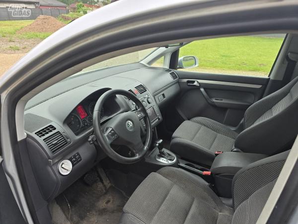 Pelēks Volkswagen Touran 2005 Šauļi, ar dzinēja tilpumu 1.90 L un nobraukumu 370 tūkst. km par 1250 €, foto 9 vietnē AUTOMOTO.COM.LV