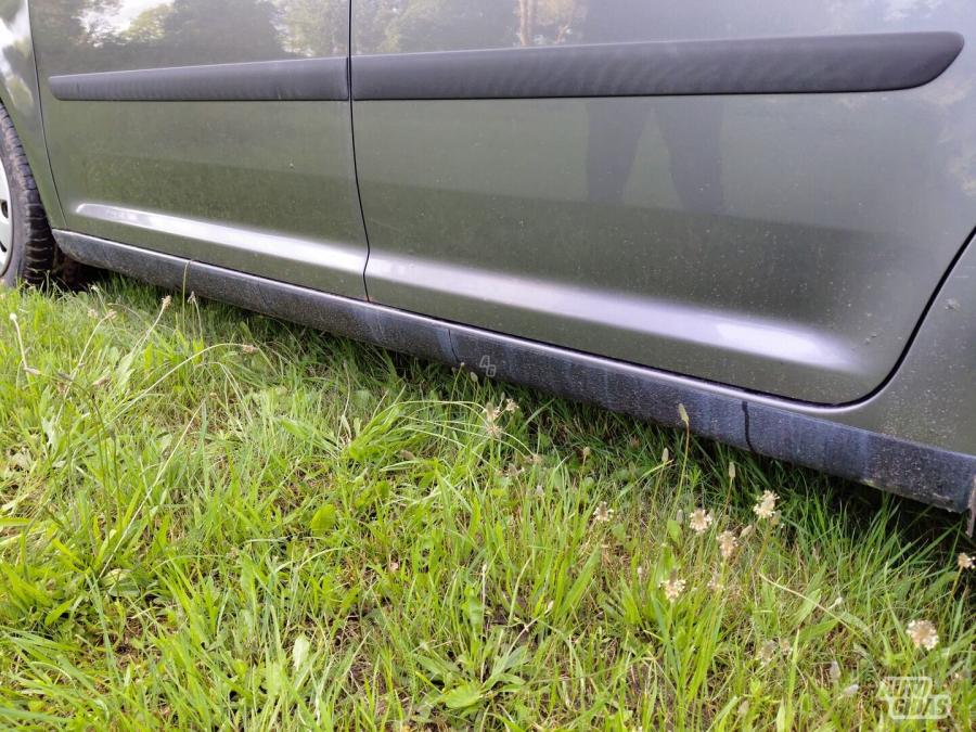 Pelēks Volkswagen Touran 2005 Kelmė, ar dzinēja tilpumu 1.90 L un nobraukumu 317 tūkst. km par 2250 €, foto 6 vietnē AUTOMOTO.COM.LV