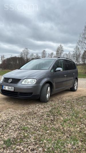 Grey Volkswagen Touran 2005 in Kraslava, with an engine capacity of 1.60 L and mileage of 280 thousand km for 2200 €, photo  on AUTOMOTO.COM.LV