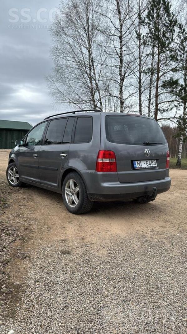 Grey Volkswagen Touran 2005 in Kraslava, with an engine capacity of 1.60 L and mileage of 280 thousand km for 2200 €, photo 2 on AUTOMOTO.COM.LV